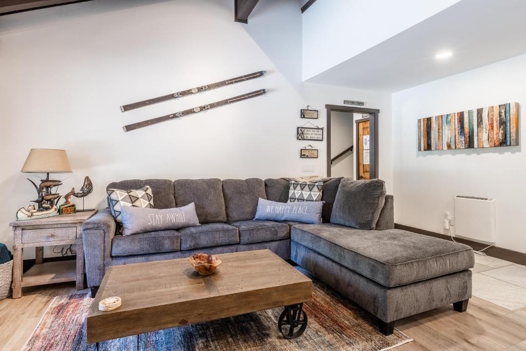 Horizons IV #156 New Luxurious Listing! Fully Remodeled 2 Bedroom Plus ...