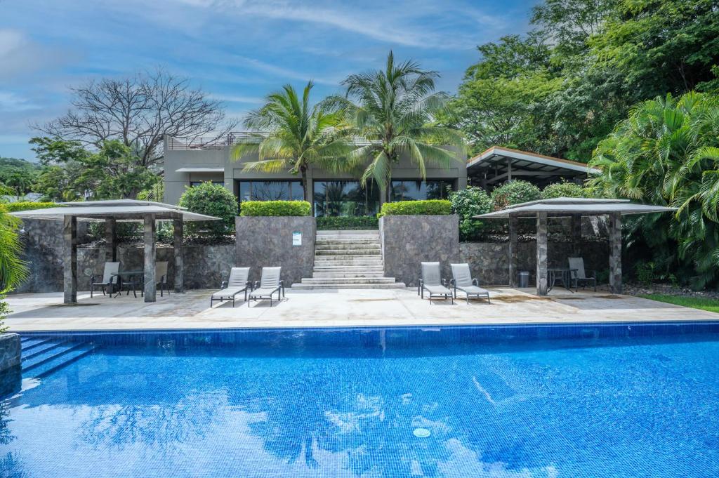 La Perla #132 Lovely Ocean View Condo with Complex Pool and Gym ...