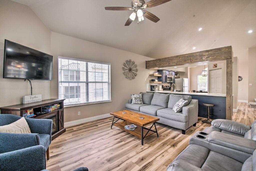 Cozy and Deluxe Branson Condo with Covered Balcony, Branson (updated ...