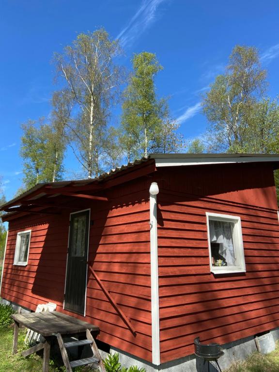 Trevlig Röd liten stuga, Ryd (bijgewerkte prijzen 2026)