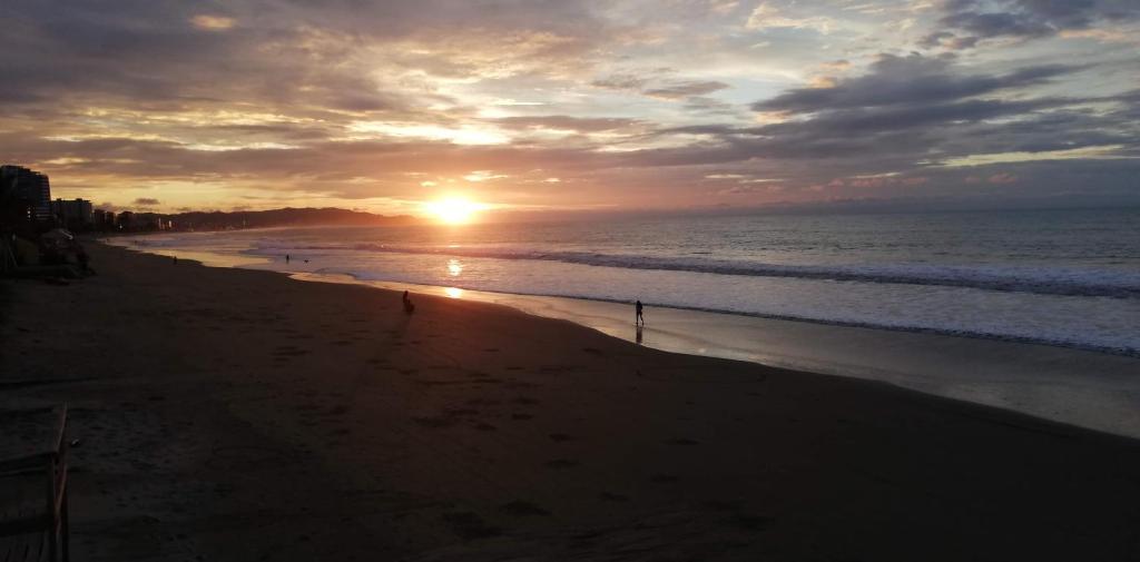 Apartamento Frente Al Mar Exclusivo Playa Tonsupa - Tonsupa