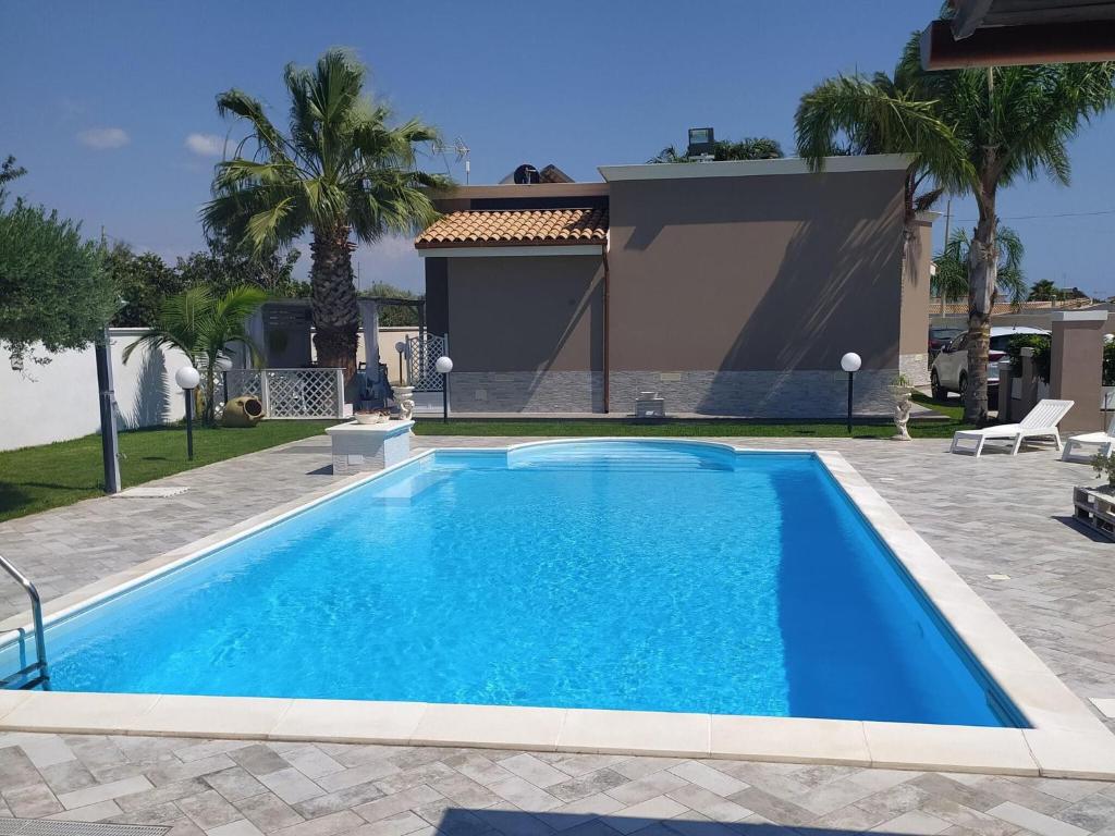 Air conditioned villa with swimming pool 900 meters from the sea ...