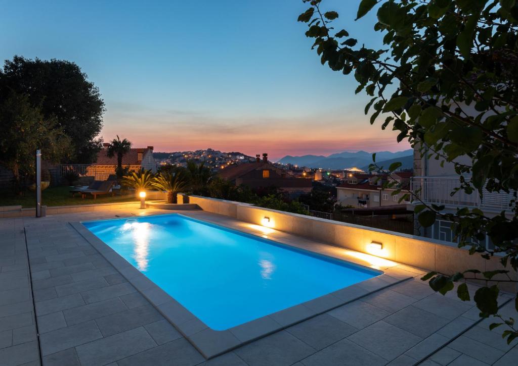 Amazing Brand New 3 Bedroom Villa & Pool House - Dubrovnik