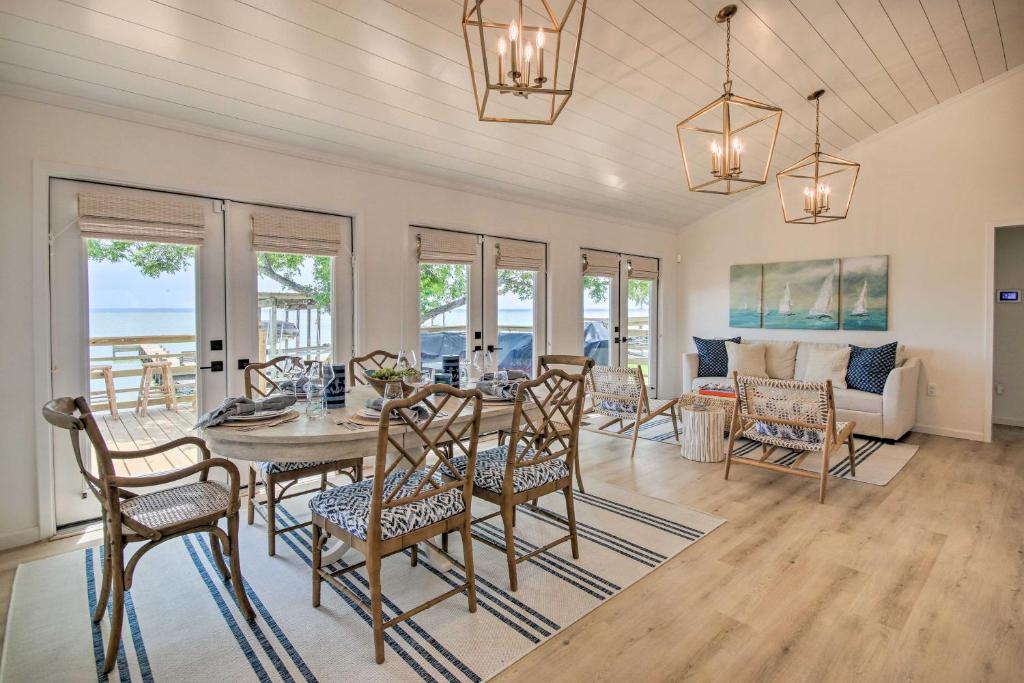 Waterfront Livingston Home with Dock and Porch!, Blanchard (updated ...