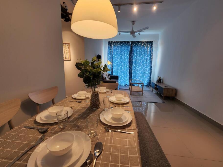 10pax Cinema Themehouse 3B2R with pool sauna atari games,wifi, Shah Alam (updated prices 2026)