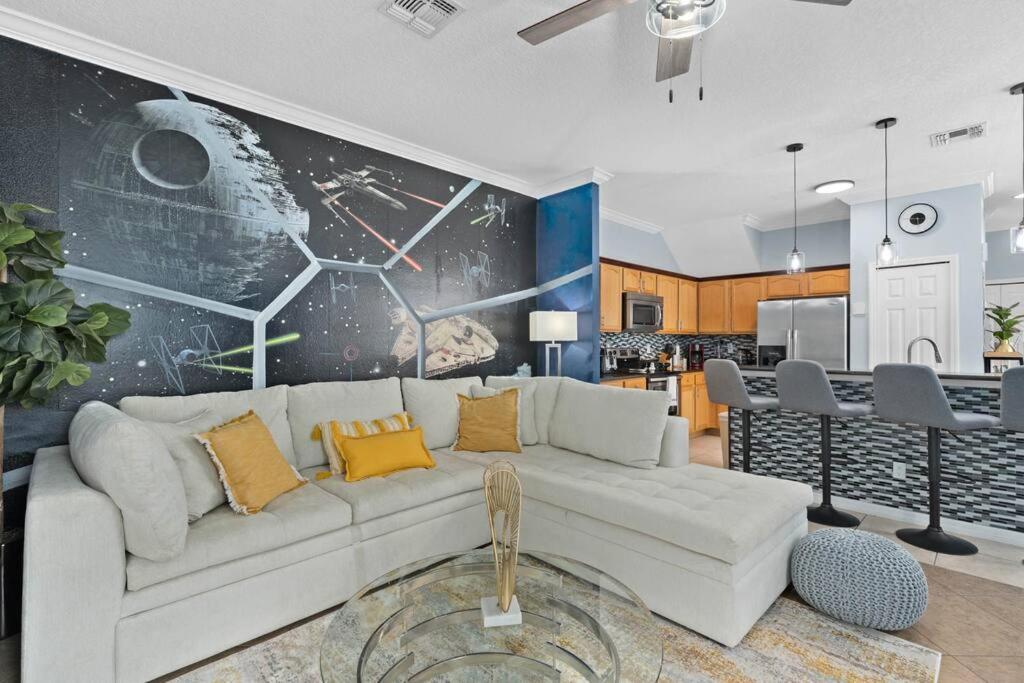 Villa STAR WARS THEMED 3BD 3BA RETREAT POOL HOME- DISNEY 9 Mi (EE.UU ...