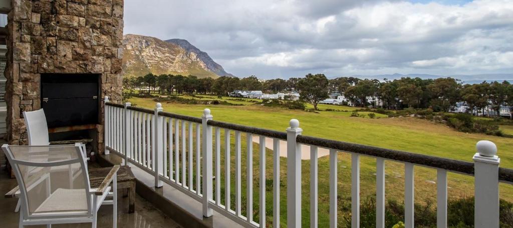 Hillside Village Fernkloof by Top Destinations Rentals, Hermanus ...