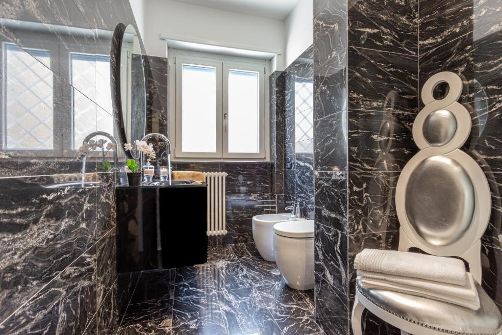 Roma Toilet Seat Italian Marble