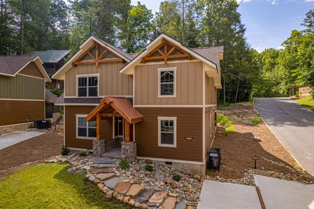 Smoky Pines Chalet - Free Putt-Putt Course! chalet, Gatlinburg (updated prices 2026)