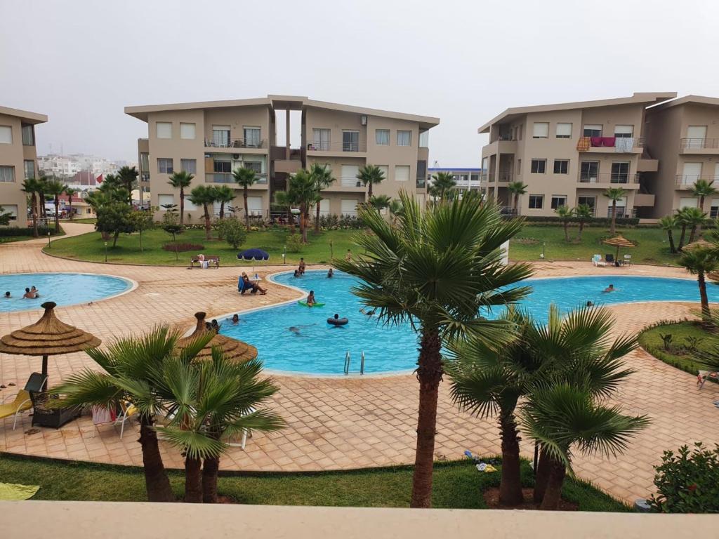 Kenz Mehdia - Apparemment en résidence privée - Vue sur Piscine ...