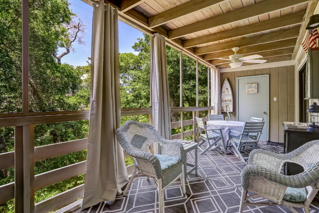 Central Oasis: Pool, Tennis, Screened Porch Gem! - Amelia Island, FL
