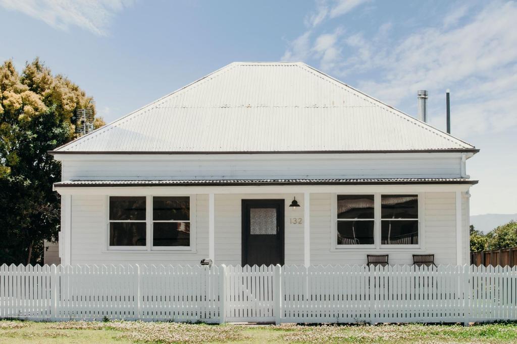 The River Haus | Luxe Historic River Port Stay - Maitland
