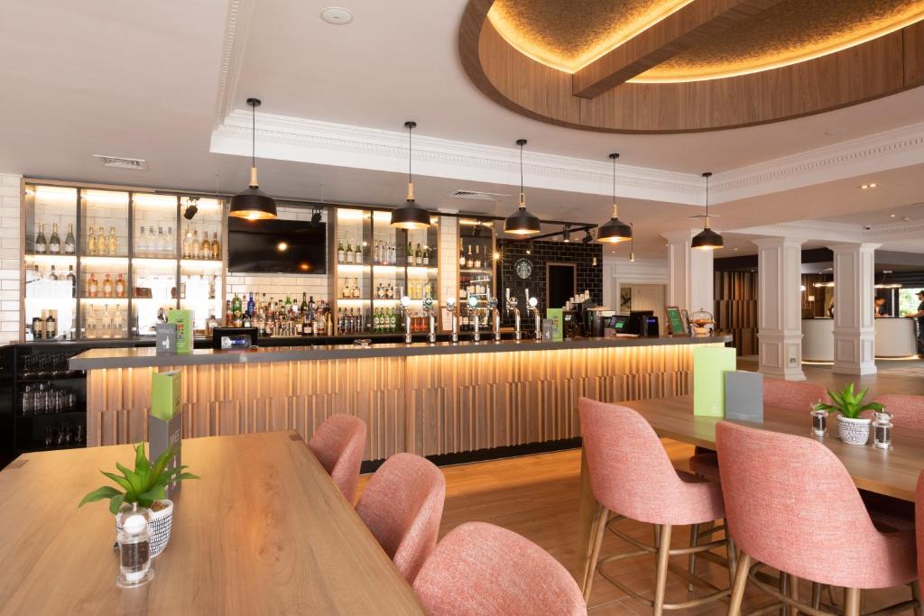 Holiday Inn Guildford by IHG, Guildford (updated prices 2025)