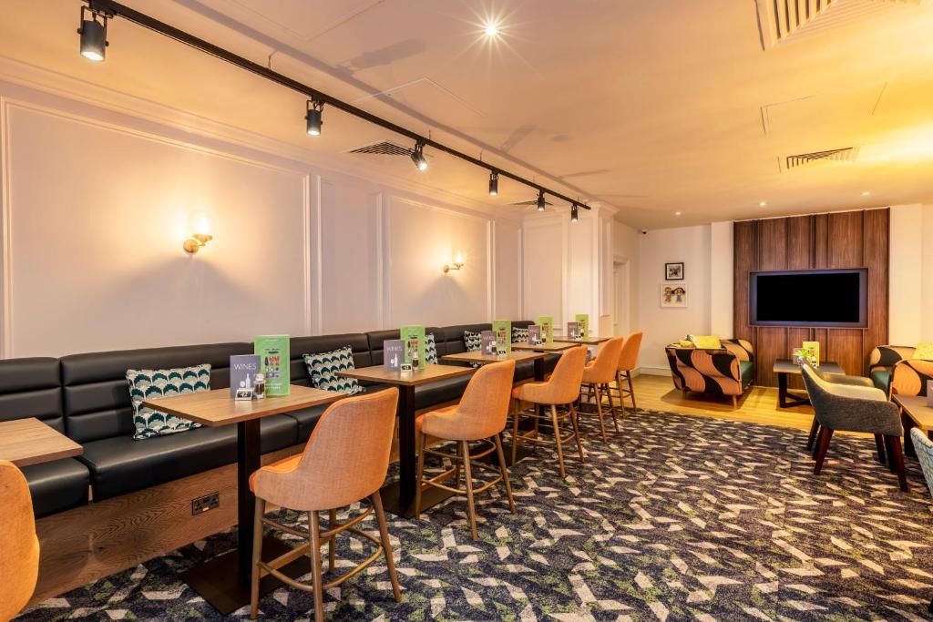 Holiday Inn Guildford by IHG, Guildford (updated prices 2025)