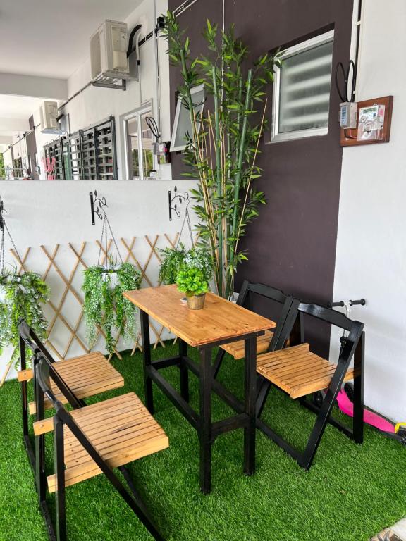 Mieda Rizqi Homestay | Holiday Home in Kampong melayu changkat larah ...