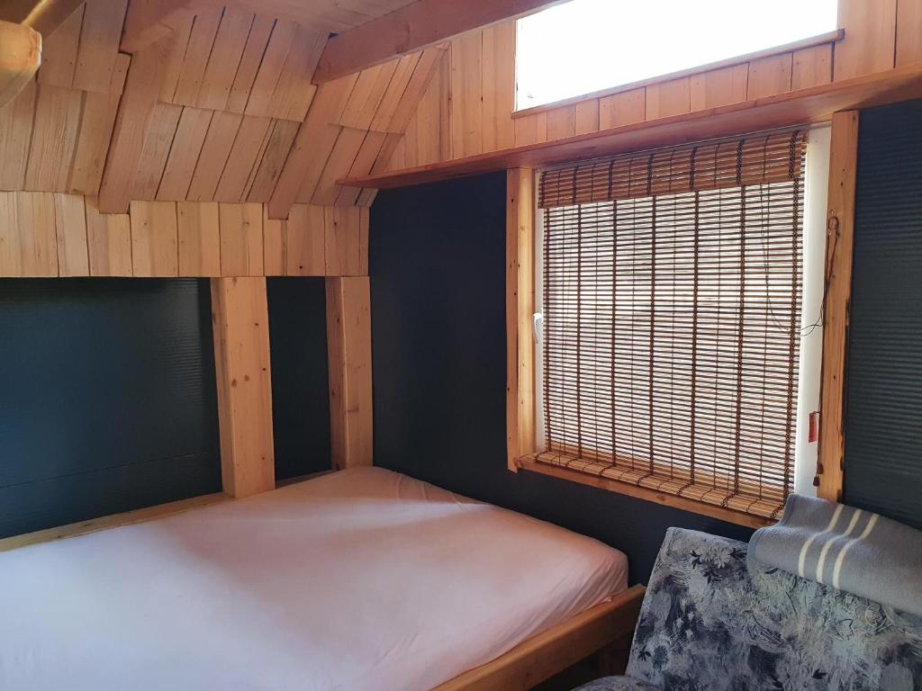 Planinska koliba Ajdanovici Jelovac Nisicka visoravan, Olovo – Preços ...