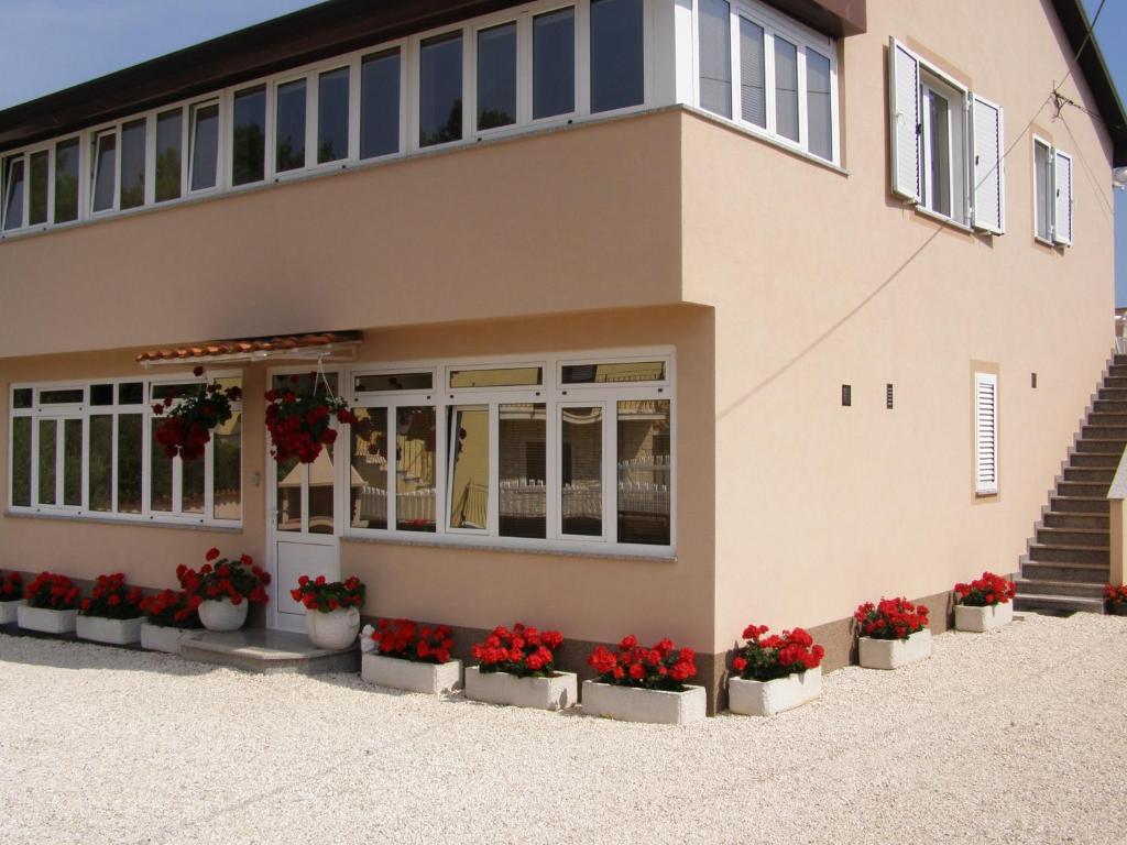 Apartments with a parking space Tar, Porec - 6948, Tar – Updated 2023 ...