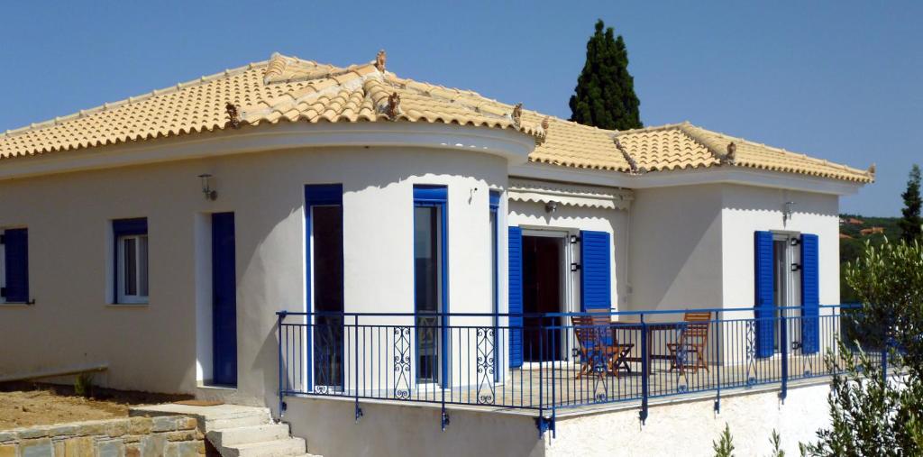 Despite Corona summer vacation on southern Greek beaches, Kamária ...