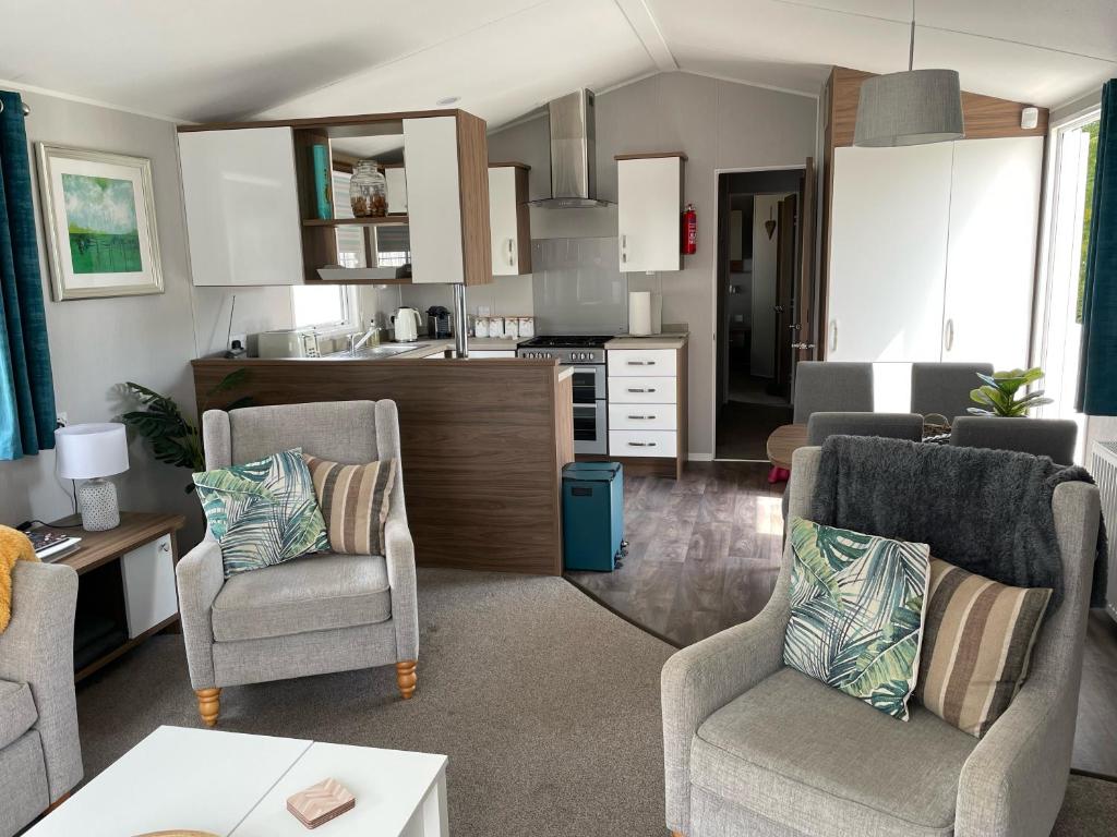 6 Berth Comfy Homely Caravan, Dog Friendly, Belton – Updated 2023 Prices