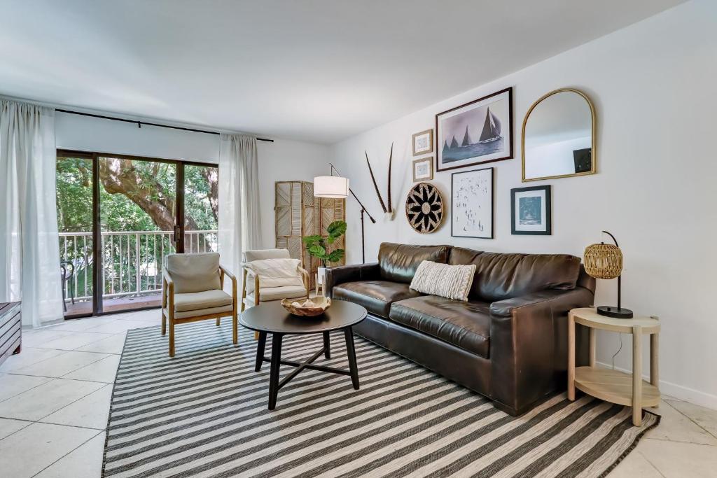 Coastal Oasis: Steps From Pool, Gated Haven - American Beach, FL