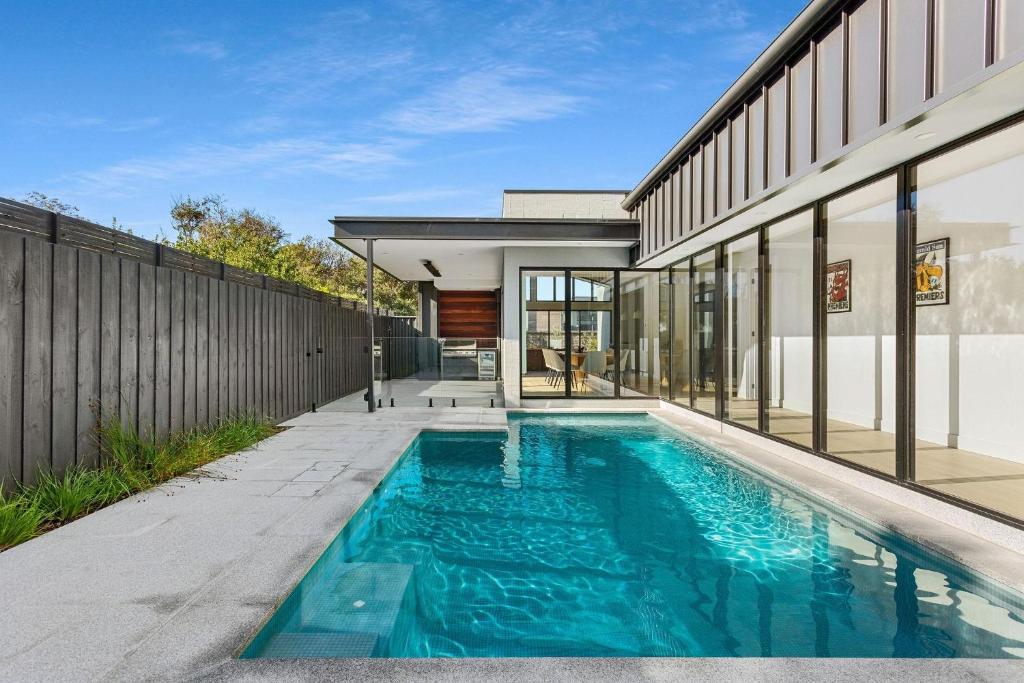 Quietly Positioned Close Sorrento Village And Beach - (Sleeps 10) - Portsea