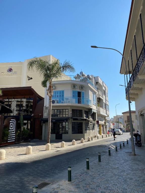 2 bedroom apt in Ermou 4 minute walk beach, Larnaca (updated prices 2026)