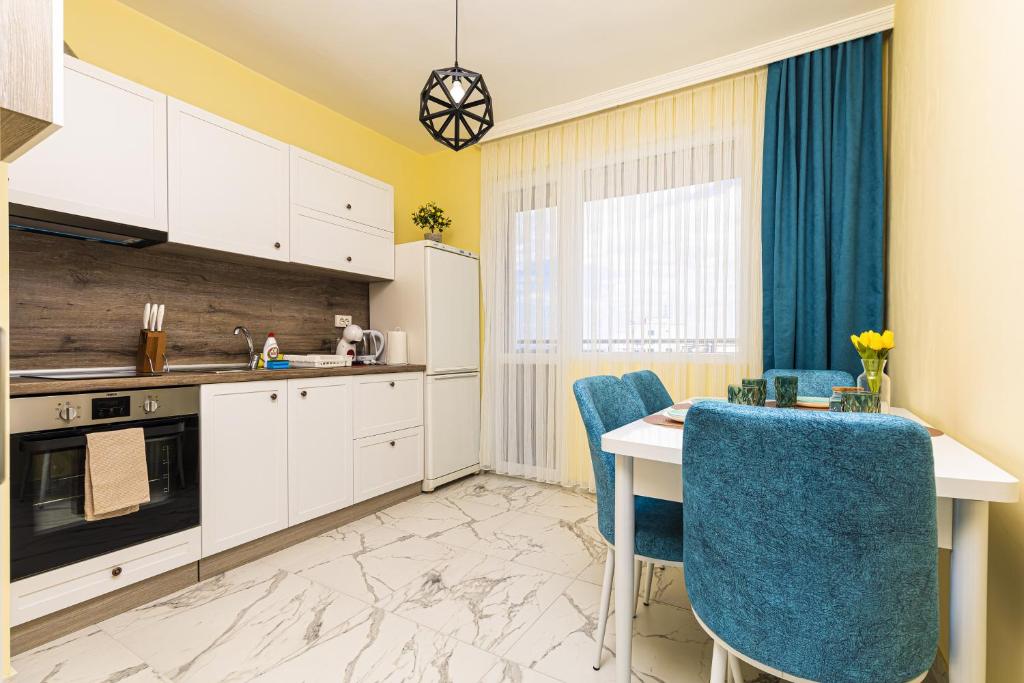 Bright Modern 2BD Apartment with Panoramic View by Flat Mаnager ...