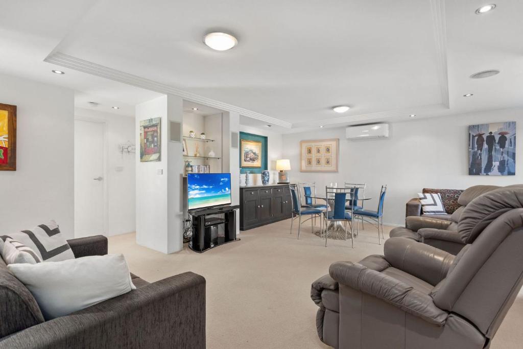 Garden Apartment @ Forster Tower - SuiteTrails