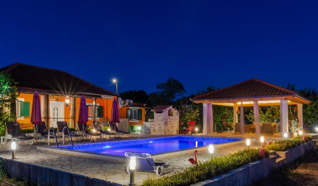 Family friendly house with a swimming pool Gornje Planjane, Zagora ...