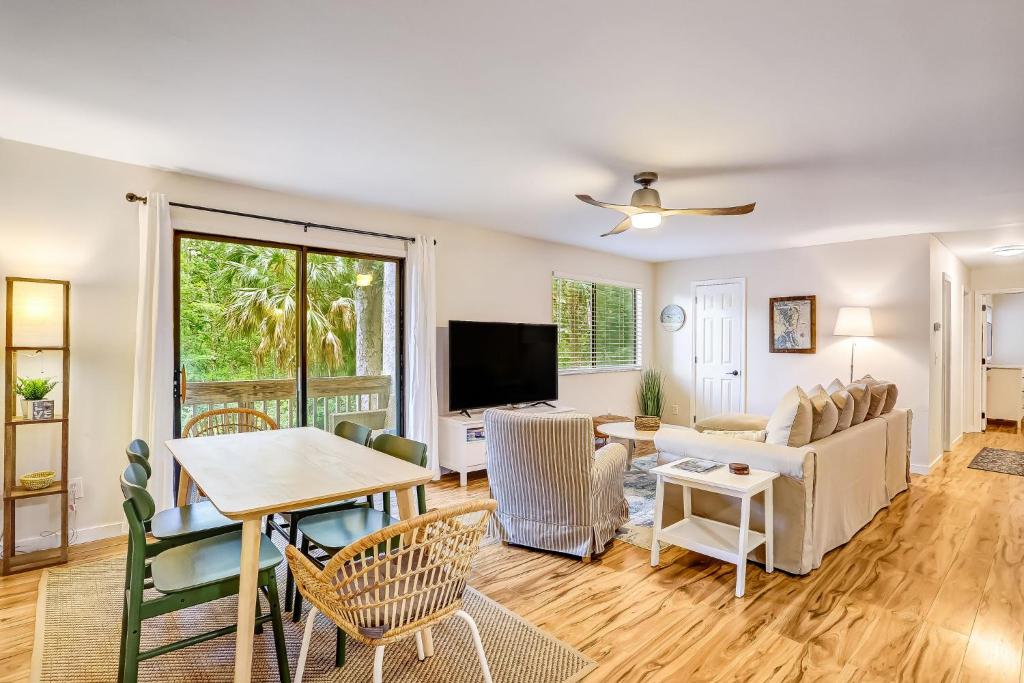 Walk To Beach-forest Ridge 2563-pool,tennis,pickleball,playground-nestled Amongst The Oaks - Fernandina Beach