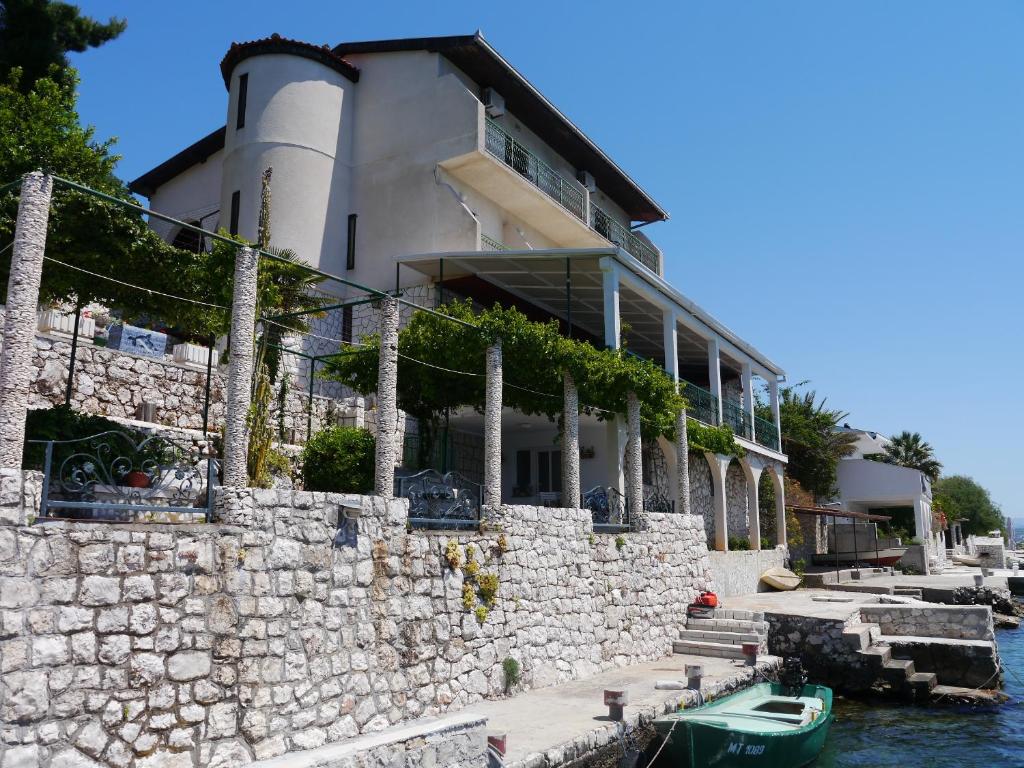 Apartments and rooms by the sea Klek, Neretva Delta - Usce Neretve ...