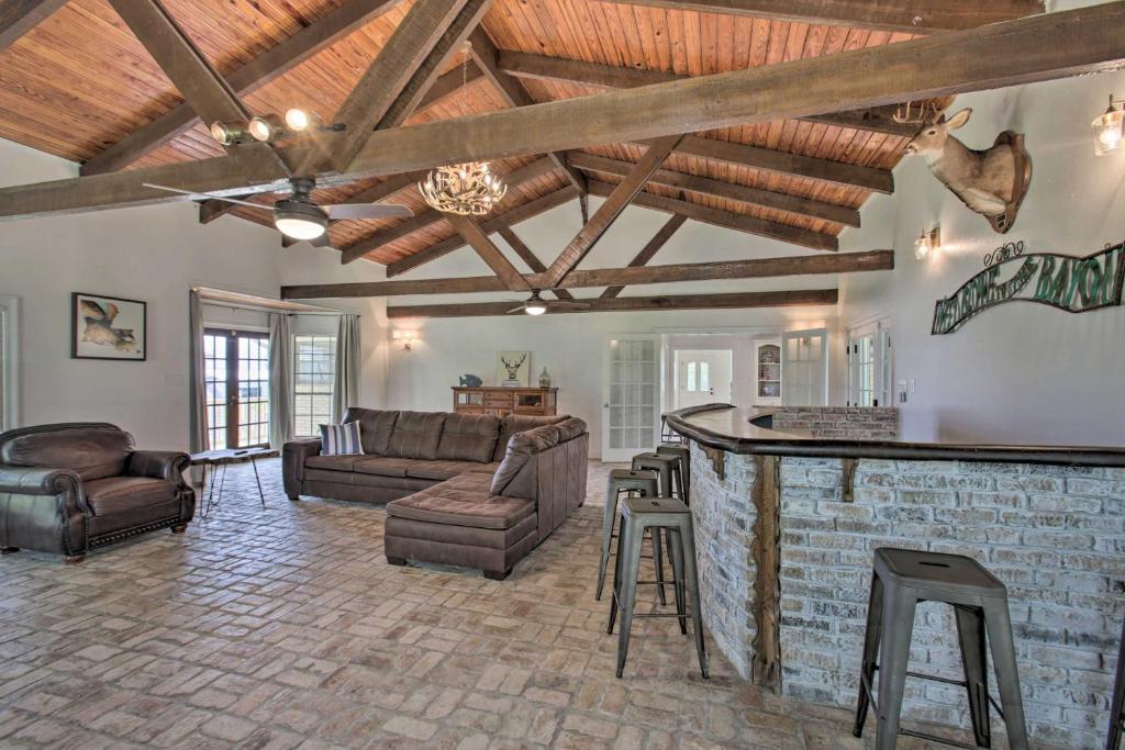Expansive Theriot Retreat with Fishing Dock!, Theriot – Aktualisierte ...