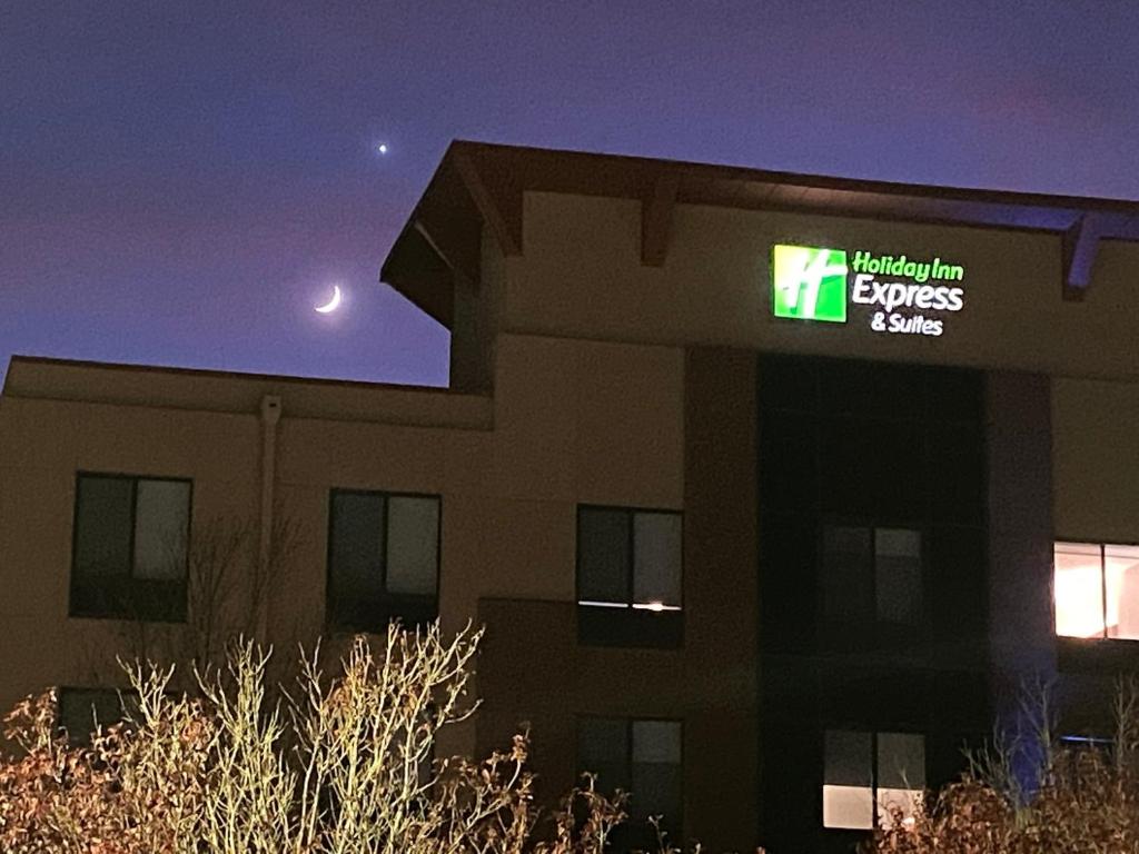 Holiday Inn Express & Suites Albuquerque Historic Old Town by IHG ...