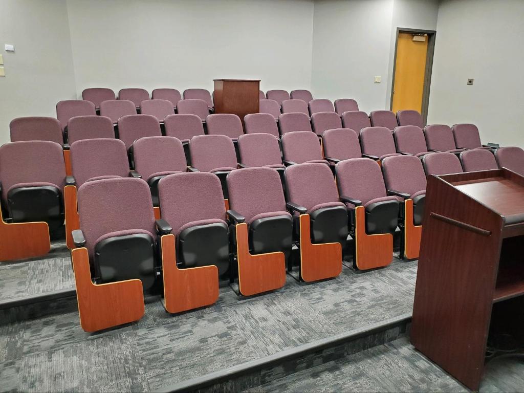 Crossroads Hotel and Huron Event Center, Huron (updated prices 2025)