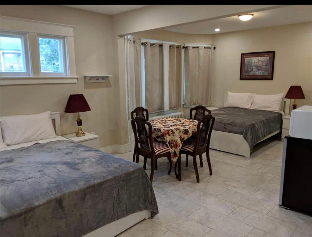 House For 13 Guest And Close To Clifton Hill,casino,horseshoes Falls - Niagara Falls