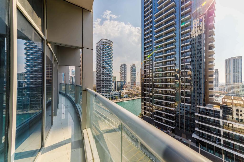 Maison Privee - Beautiful Chic Apt w Full Marina Views Next to the ...