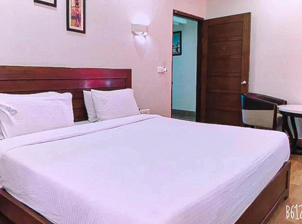 Delux Plaza By WB Inn, Agra (precios actualizados 2025)