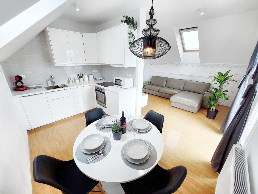 Centrally located, with castle view and 2 parkings, Bled (updated ...