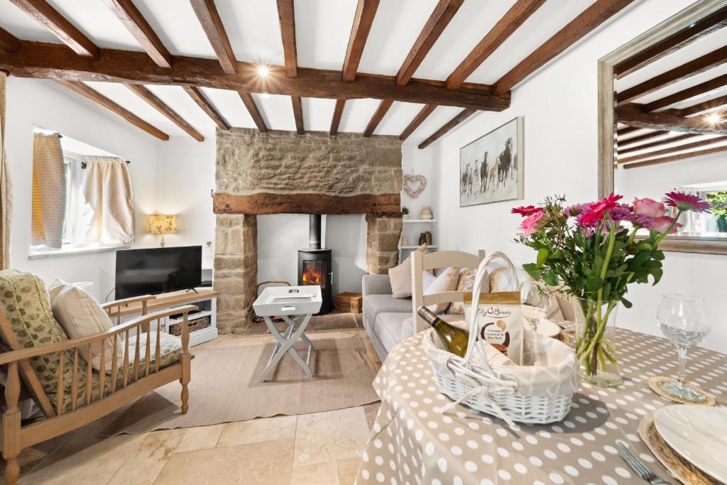 Rose End Cottage, a Luxury Getaway, Adlestrop (updated prices 2025)