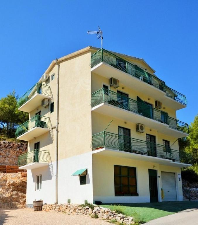 Apartments with a parking space Drvenik Donja vala, Makarska - 12297 ...