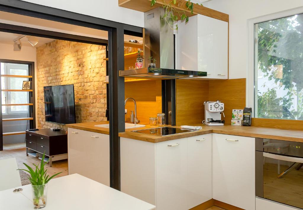Bright & Spacious 1BD Apartment with a Charming Balcony by Flat Mаnager ...