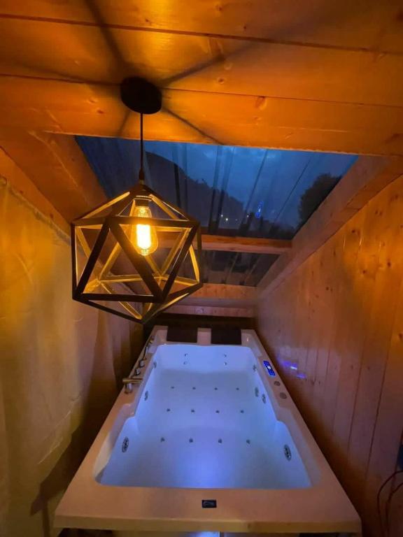 Luxury Treehouse with Jacuzzi in Jibhi, Jibhi (updated prices 2026)