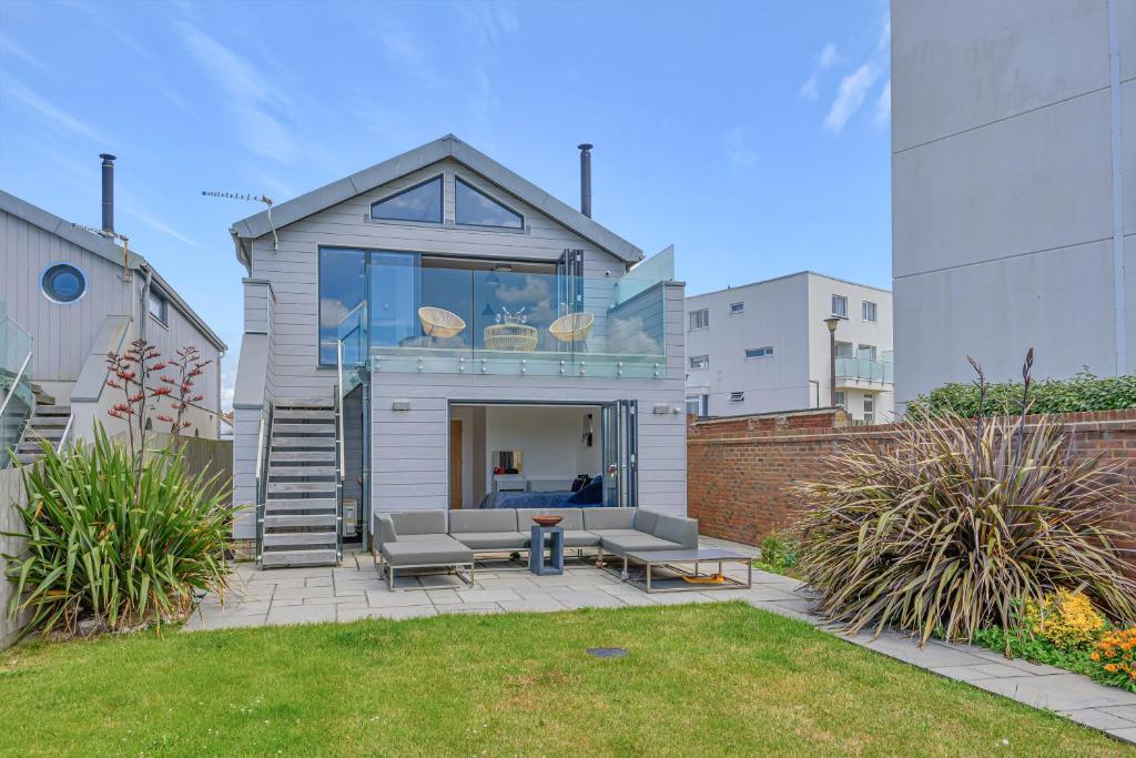 Exquisite Beach Front Home - Just steps from the ocean, West Wittering ...