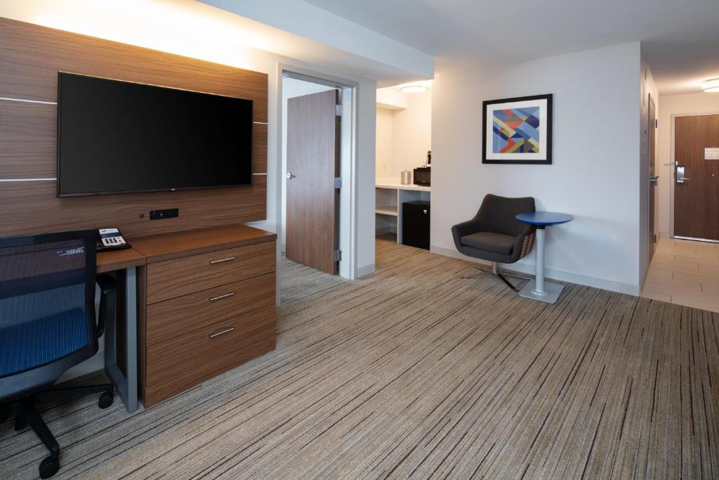 Holiday Inn Express Seattle - Sea-Tac Airport by IHG, SeaTac (updated ...