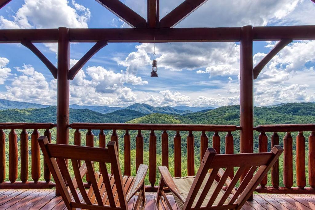 Endless View- AMAZING Panoramic Mountain Views, Pool Access, FREE Area ...