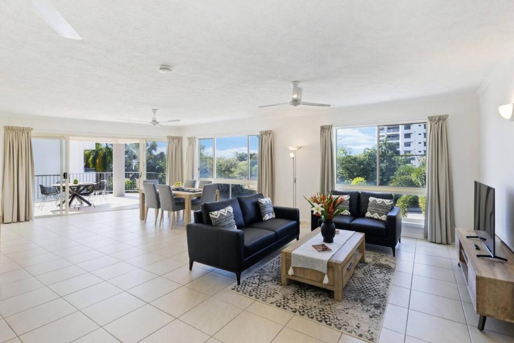 Lifestyle Rich Waterfront Residence with Bay Views, Darwin (tarifs ...