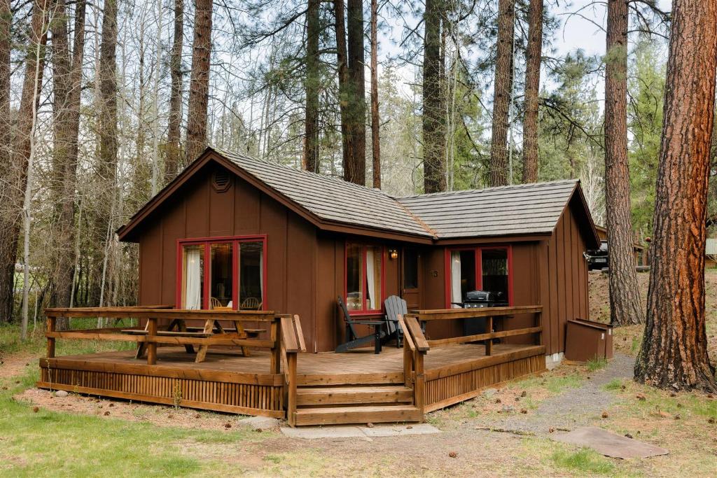 Lake Creek Lodge, Camp Sherman (updated prices 2025)