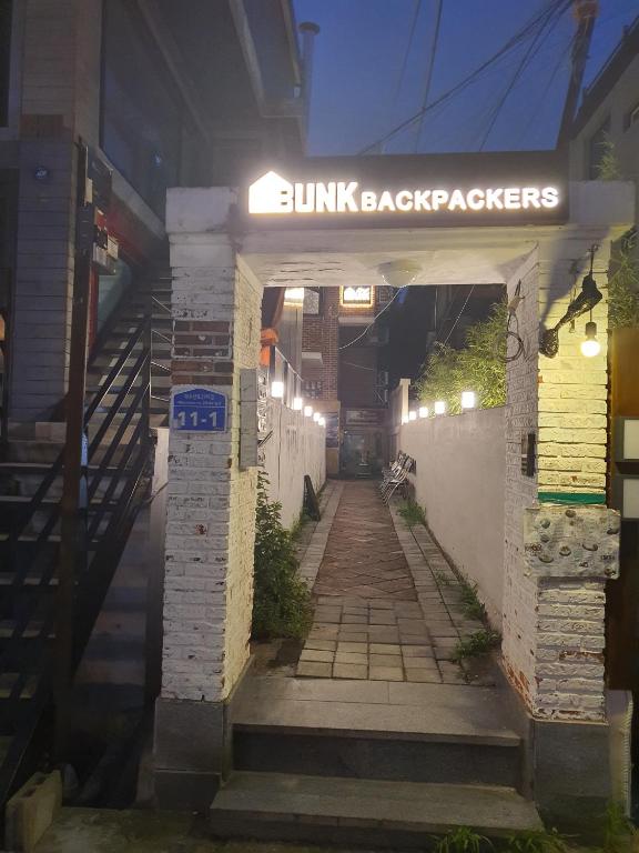 Bunk Backpackers Guesthouse, Seúl – Precios actualizados 2023