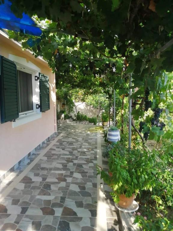 VILLA NEFELI, Piqeras (updated prices 2025)