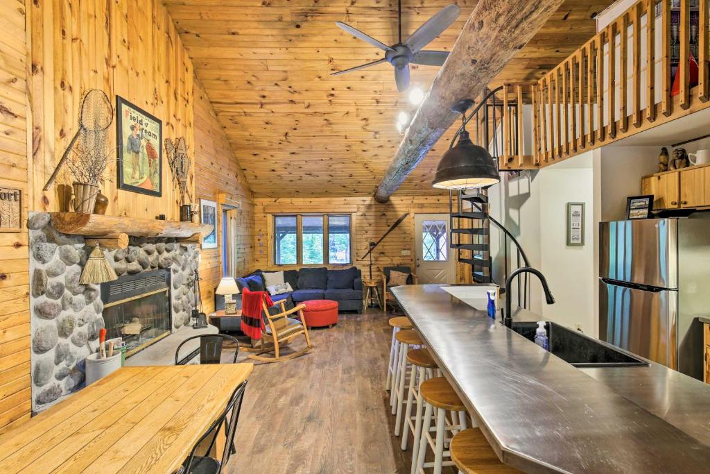 Waterfront Cottage with Dock on Papoose Lake!, Katinka Village (updated ...